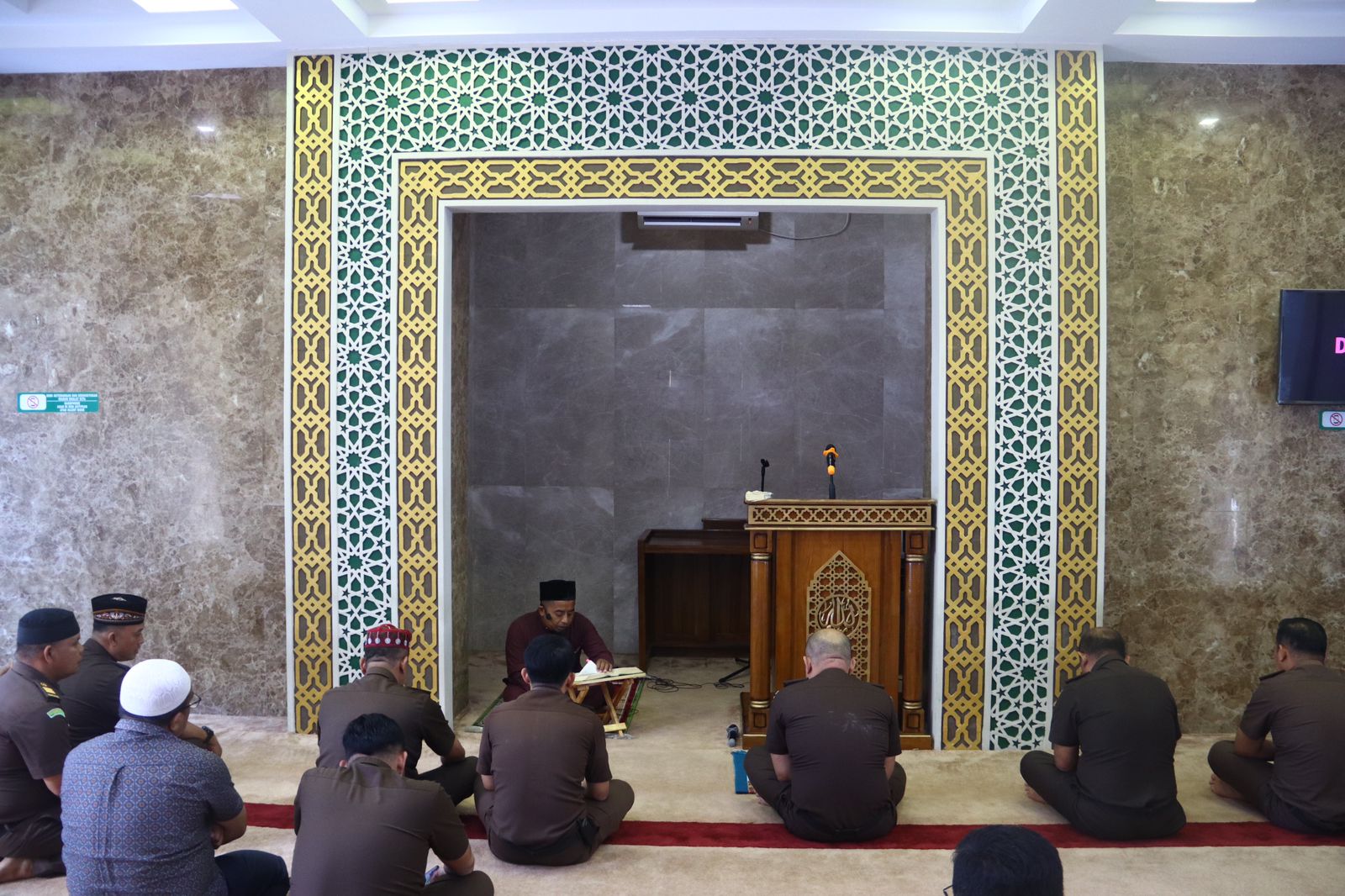 Pengajian Rutin Kejati Riau Oleh Syaikh Maulana Husen Al Muqri Bin ...